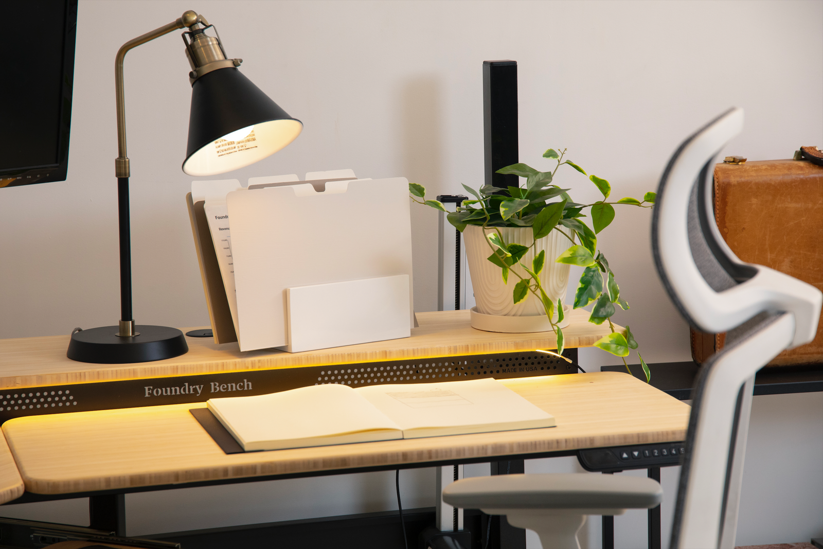 VersaDesk® Foundry Bench® Series